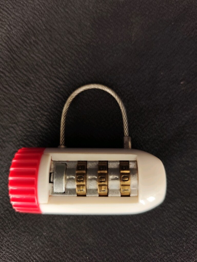 Mini kilit Anahtarlık, kırmızı üst kısmı ve kombinasyon kilidi mekaniz ...