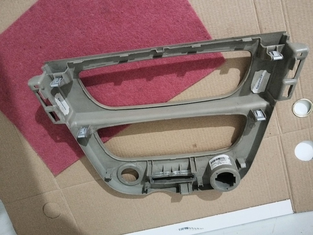 Fluence megane 3 torpido orta teyp çerçeve paneli Renault mais - letgo ...