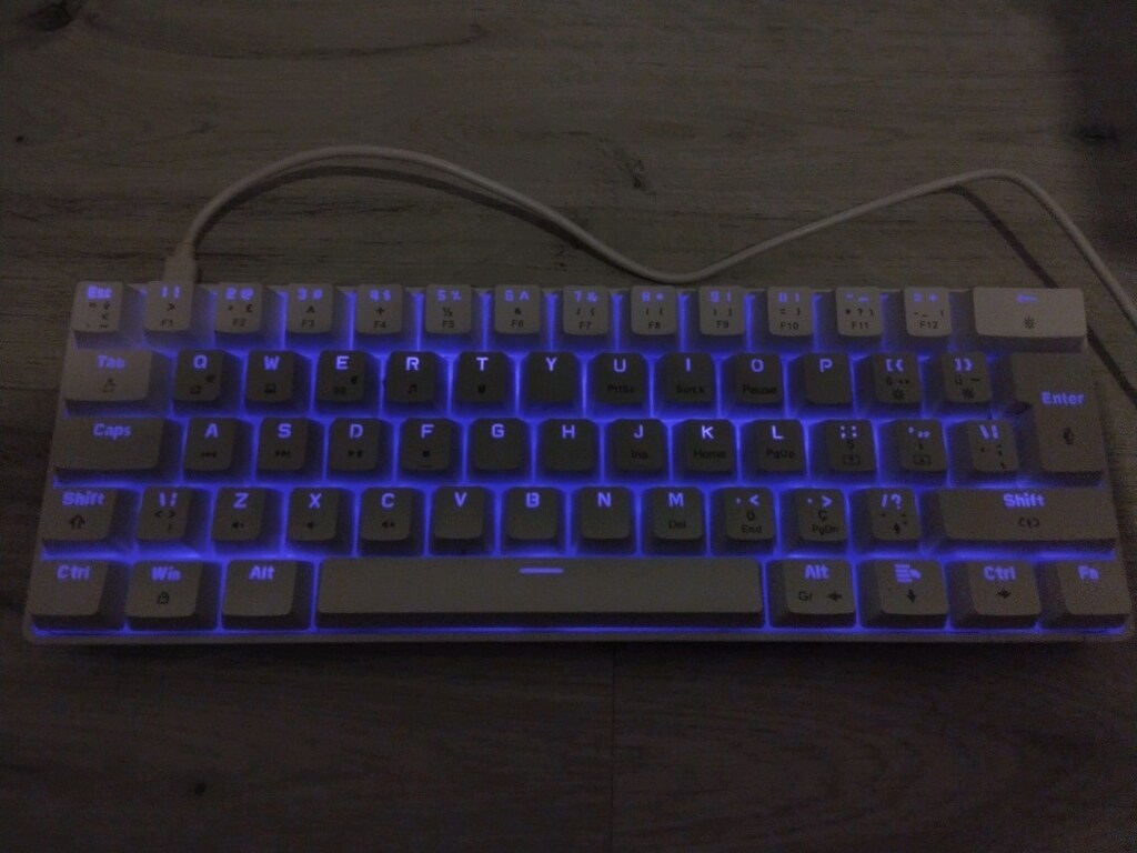 T60 Klavye RGB Red Swich | Türkiye'deki İkinci El Eşyaları Al & Sat - Letgo