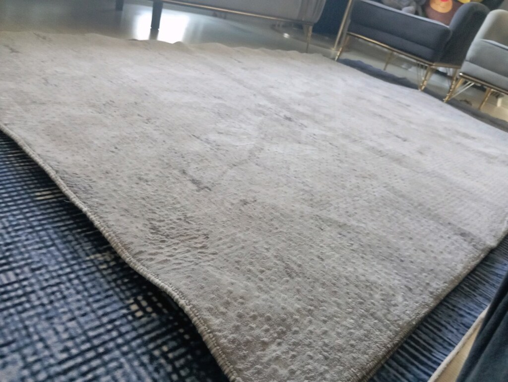 GRİ OLAN HALIDAN 3 TANE VAR ÇOK GÜZEL SIFIR HALI 4MT KAREE - letgo'dan ...